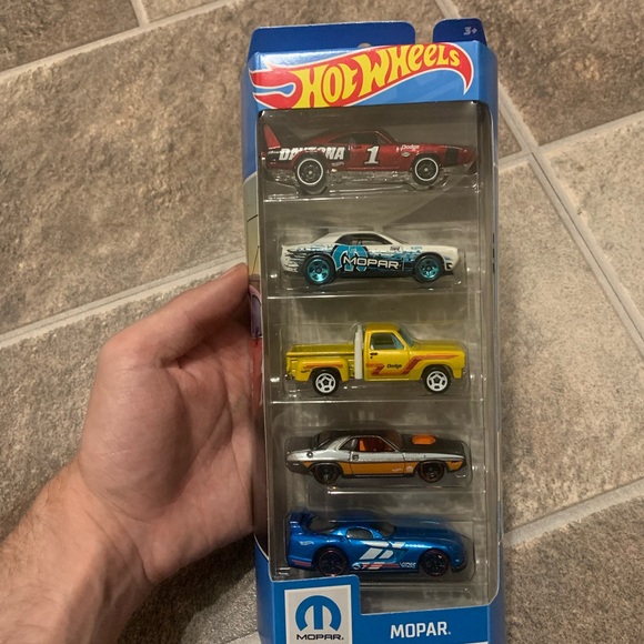 Mattel | Toys | Hot Wheels Mopar 5 Pack Dodge Challenger Srt8 Hemi ...